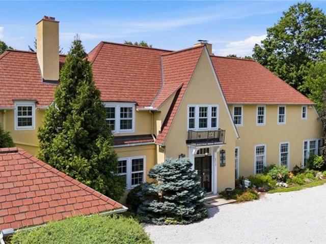 9913 Lake Shore Blvd, Bratenahl, OH 44108