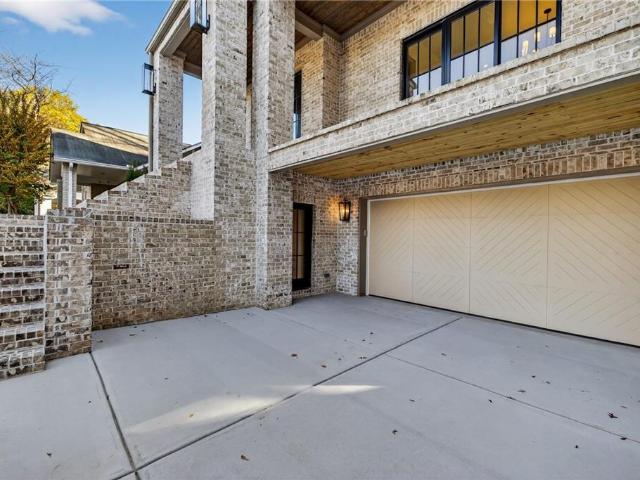 991 Courtenay Drive NE
