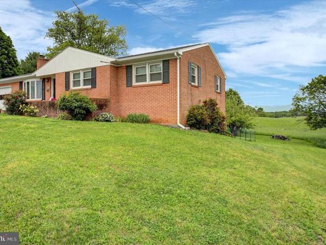 991 Laurich Dr, Chambersburg, PA 17202