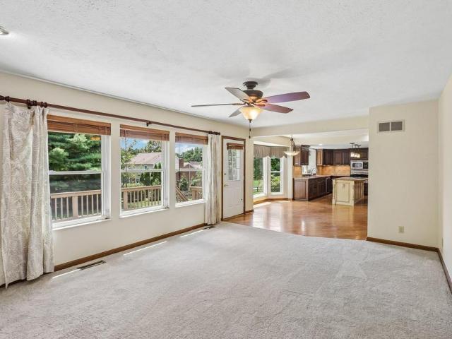 991 Lakepointe Court