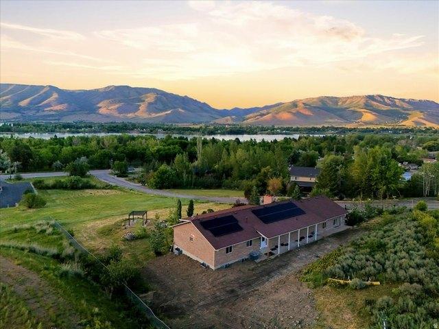 991 Ski Lake Dr, Huntsville, UT 84317