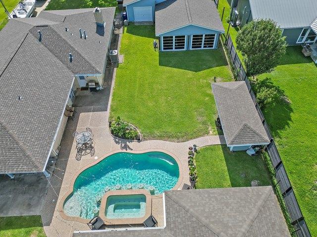 9926 Ocean Dr, Beach City, TX 77523
