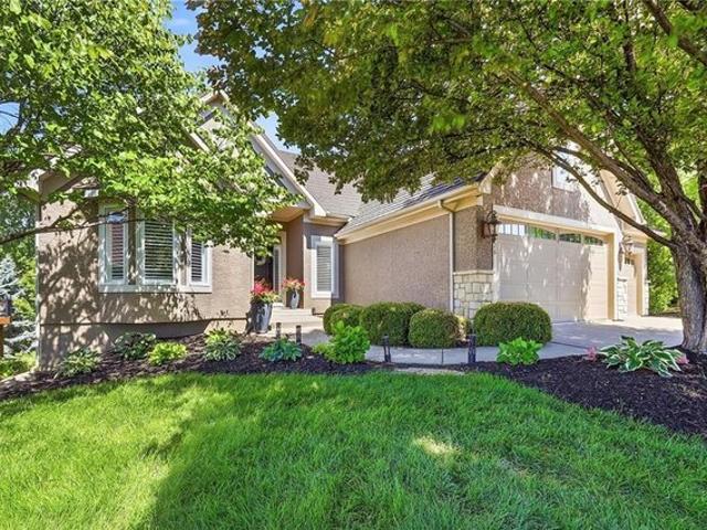 9926 Fountain Cir, Lenexa, KS 66220