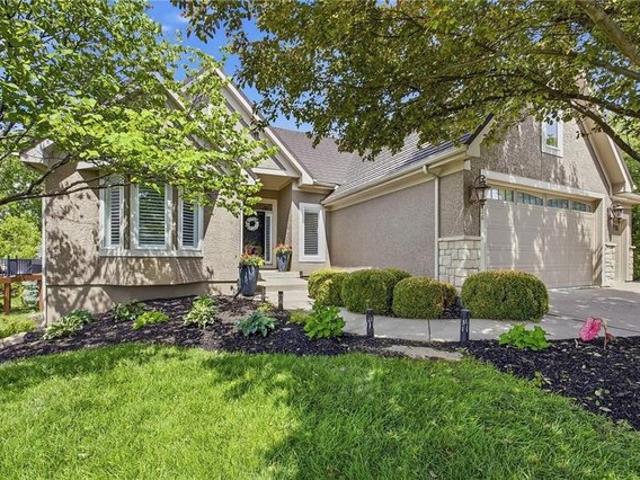 9926 Fountain Cir, Lenexa, KS 66220