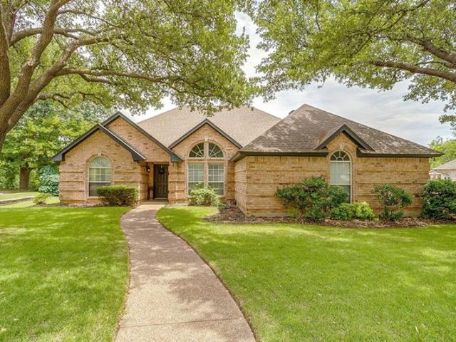 9928 Wandering Way St, Benbrook, TX 76126