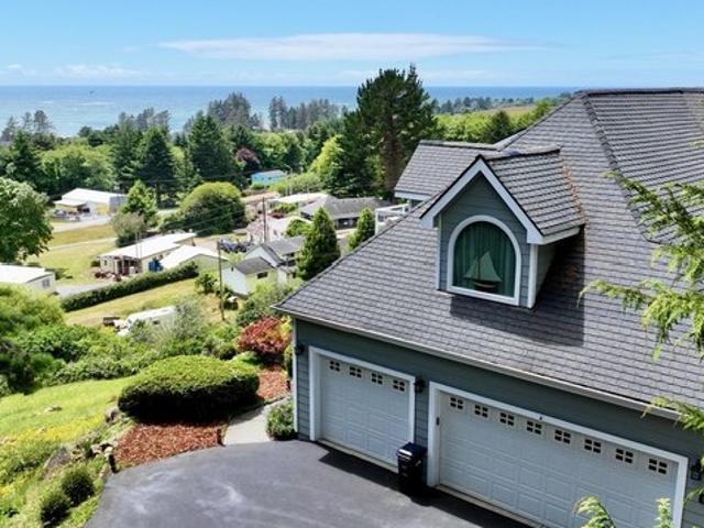 99290 Overlook Rd, Brookings, OR 97415