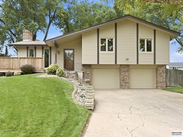 9929 P Cir, Omaha, NE 68127