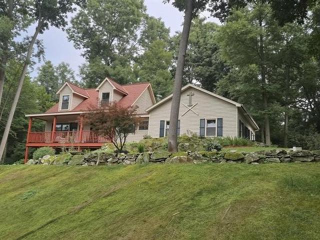 9929 Sienna Ct, Hamburg Township, MI 48169