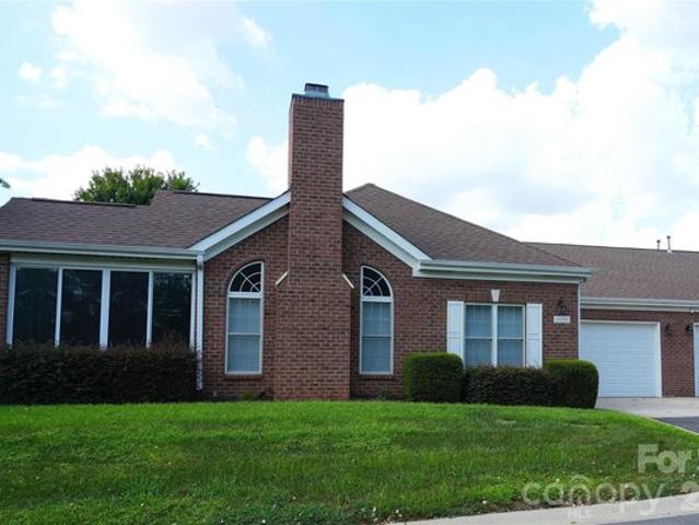 9920 Park Willow Dr, Charlotte, NC 28210