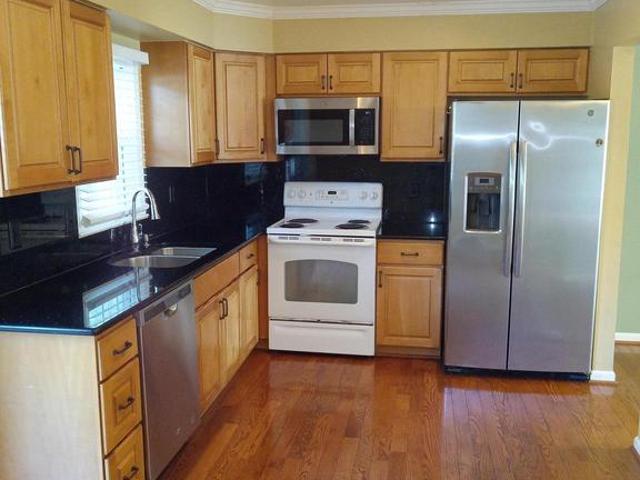 9922 Finian Court