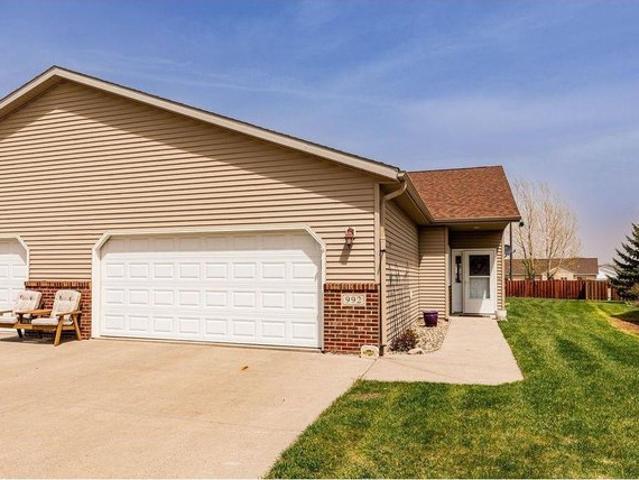 992 33rd St S, Moorhead, MN 56560