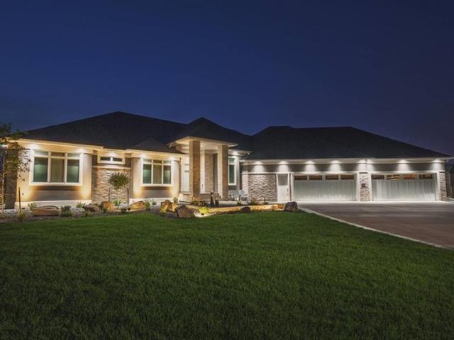 992 Mulberry Ln, West Fargo, ND 58078