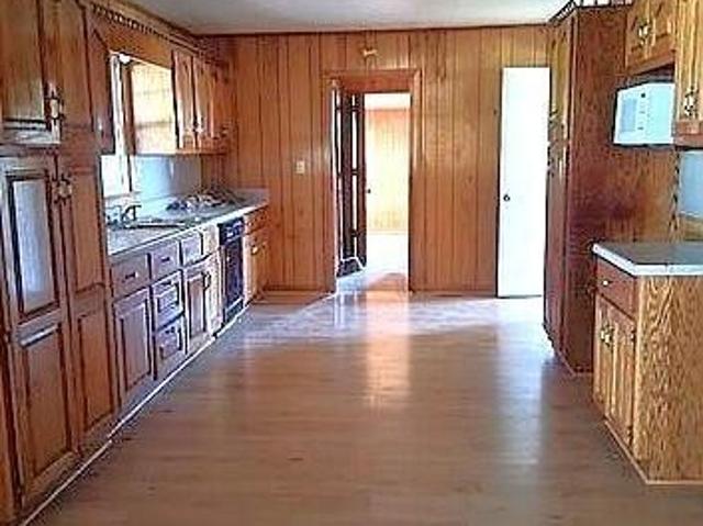 992 Shelly Rd
