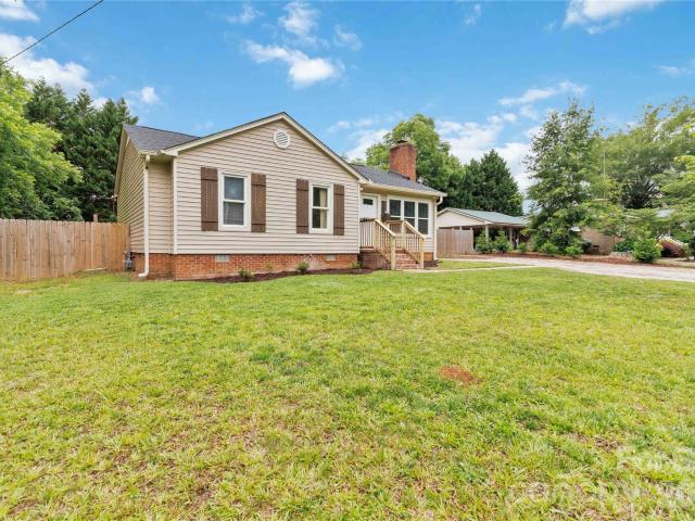 992 Twin Lakes Road