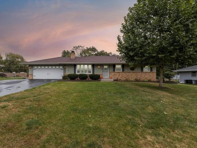 9939 Gentian Dr, Machesney Park, IL 61115