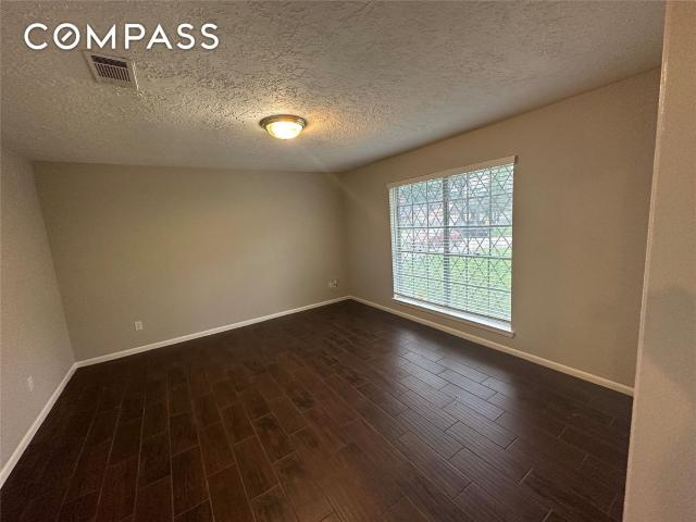 9939 Valley Park Dr, Houston, TX