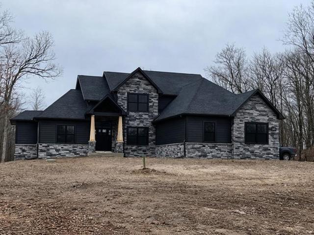 9939 White Tail Dr, Saline, MI 48176