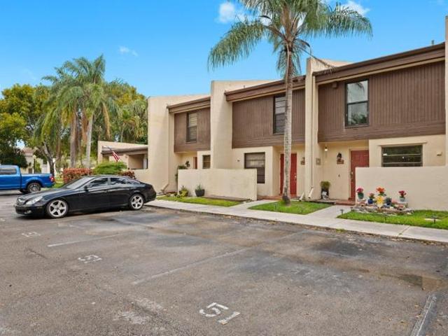 9930 NW 13th Ct, Pembroke Pines, FL 33024