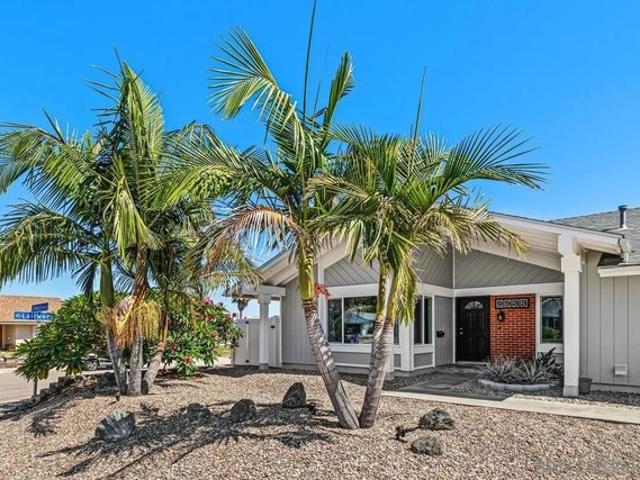 9933 Oakstone Ct, Santee, CA 92071