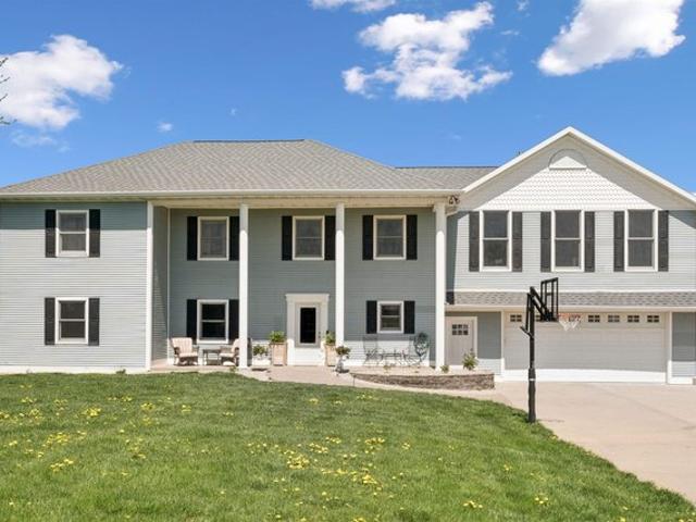 9933 Laudeville Rd, Dubuque, IA 52003