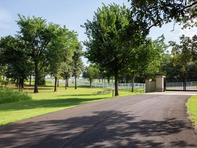 9933 Waterglen Rd, OK