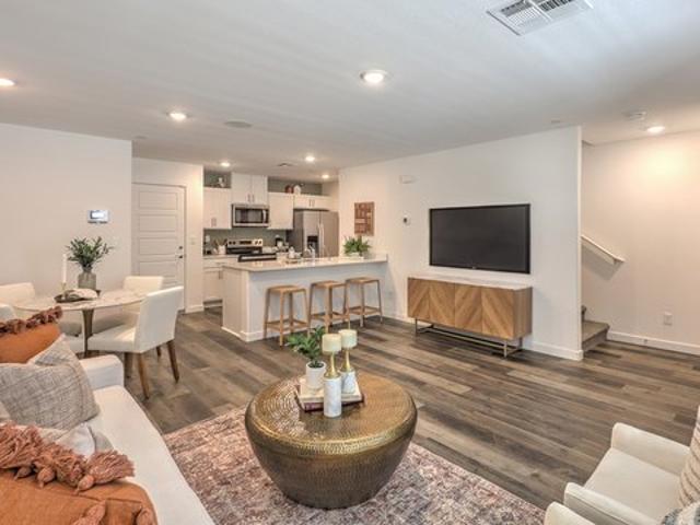 993 Desert Spruce St, Las Vegas, NV 89107