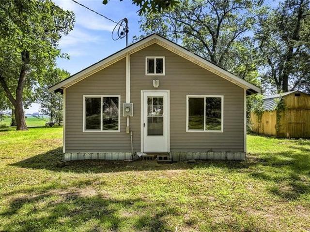 993 Ivanhoe Cir, Mount Vernon, IA 52314