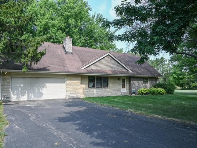 993 Middle Ridge Dr, Richfield, WI 53033