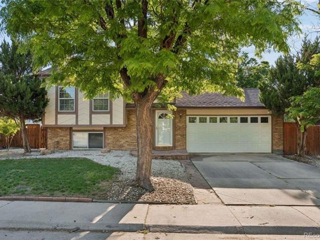 993 S Oakland Ct, Aurora, CO 80012