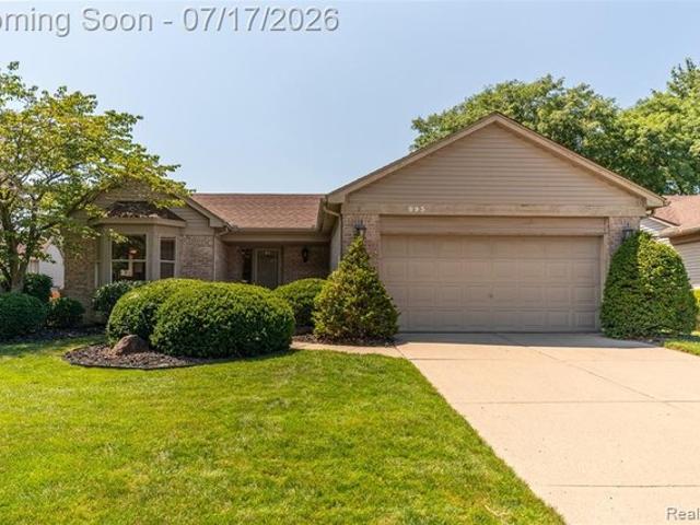 993 W Rose Ave, Garden City, MI 48135