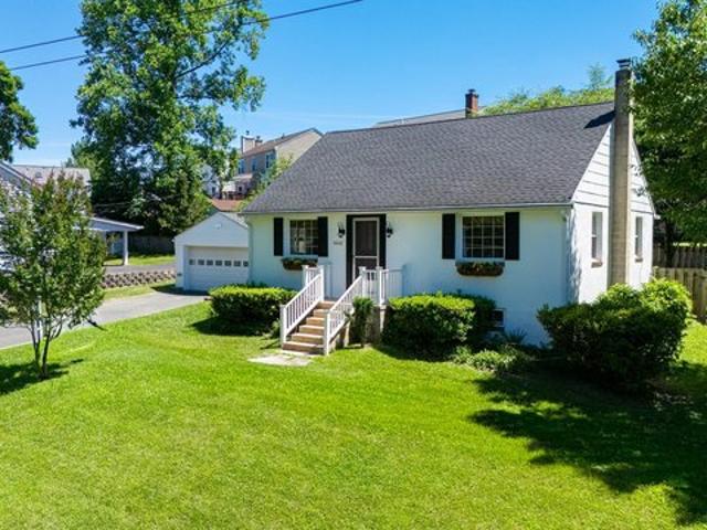 9945 Hilltop Dr, Parkville, MD 21234