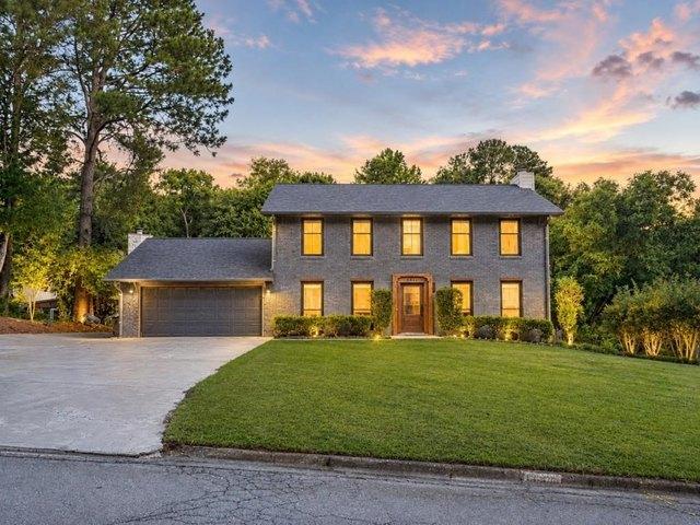 9945 Lake Forest Way, Roswell, GA 30076