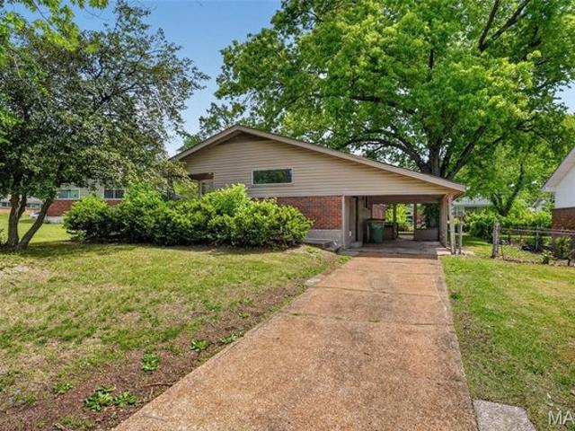 9946 Lanier Dr, Saint Louis, MO 63136