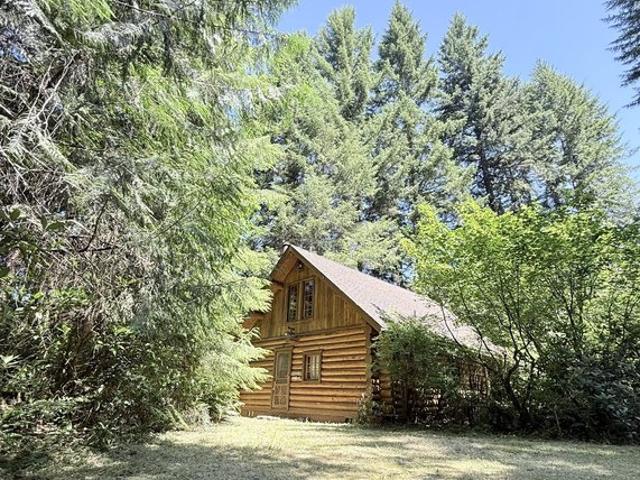 9947 Beach Dr, Birkenfeld, OR 97016