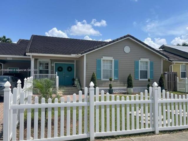 9941 161st Pl SW, Miami, FL 33196