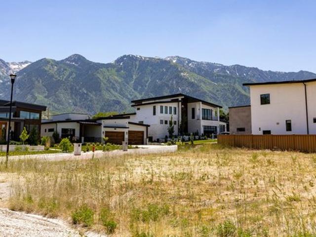 9942 S Altamont Dr E, Sandy, UT 84092