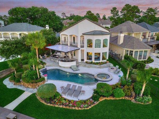 9943 Pebble View Ct, Conroe, TX 77304