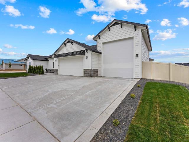 9943 W Sunberry Ct