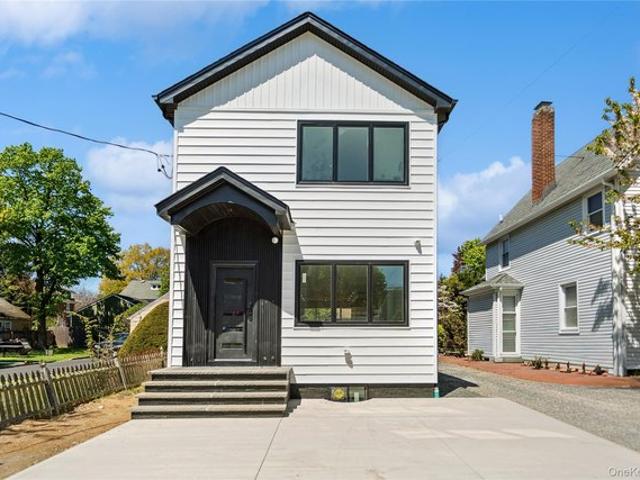 994 Singleton Ave, Woodmere, NY 11598
