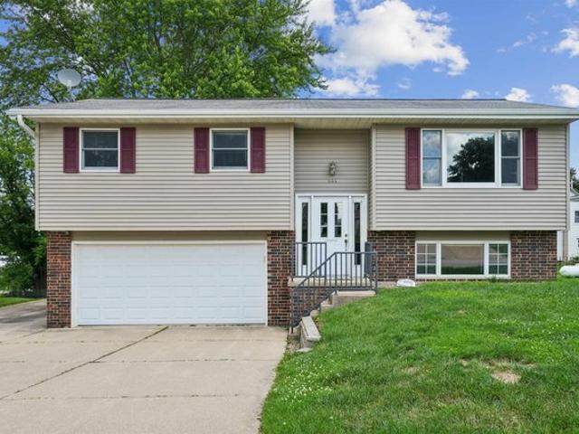 994 Parkview Dr, Holy Cross, IA 52053
