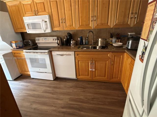 9955 NW 10th St, Unit 24, Pembroke Pines, FL 33024 | MLS #A12003