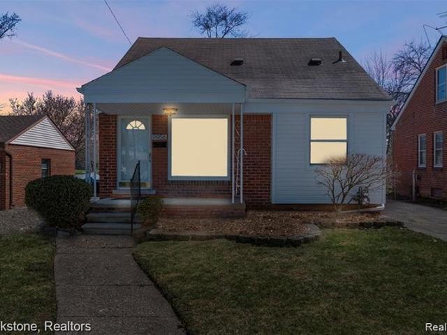 9956 Arnold St, Redford, MI 48239