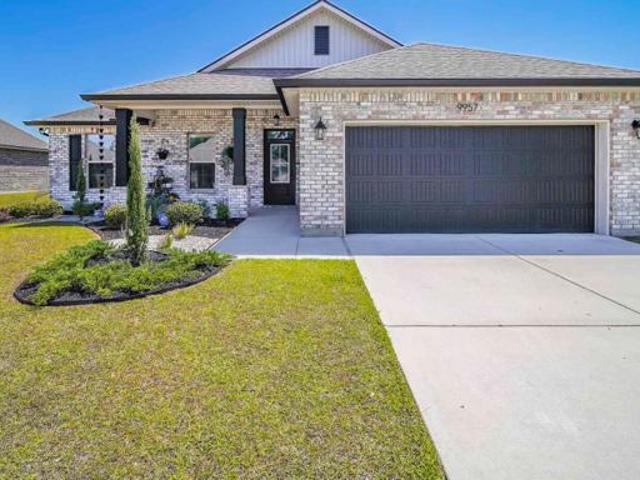 9957 Suwanee Ln, Pensacola, FL 32526