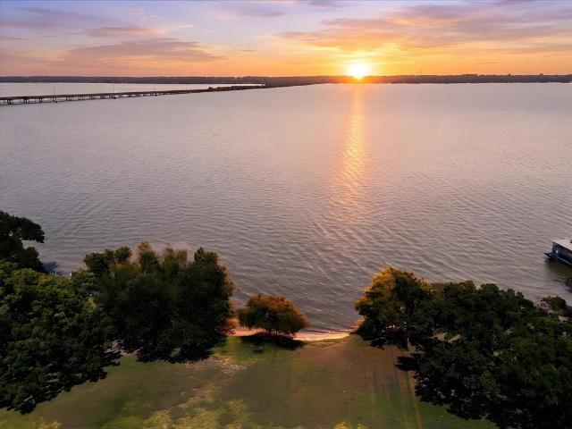 9959 Waterfront Trail