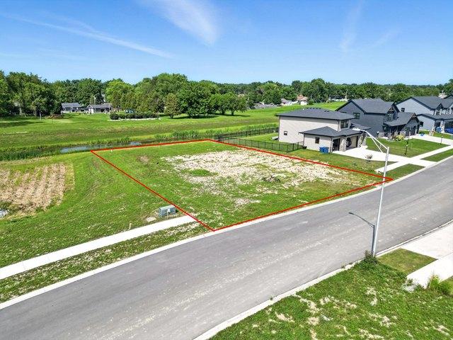 9950 Beacon Pointe Ln, Cedar Lake, IN 46303