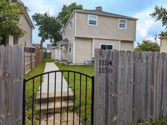 $995 – 2 Bedroom / 1.5 Bath House with Large Private Yard in S.