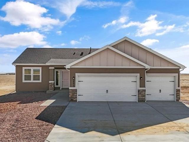 995 E Kirkwood Dr, Pueblo, CO 81007