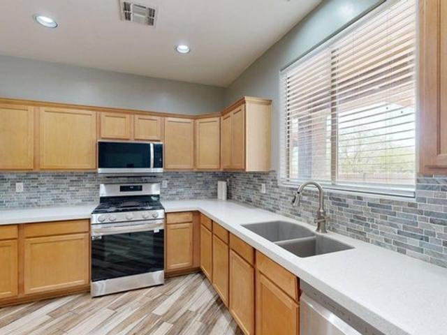 995 E Mount Shibell Dr, Sahuarita, AZ 85629