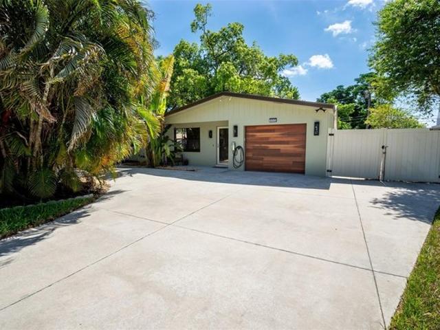 995 Emerson Dr, Dunedin, FL 34698