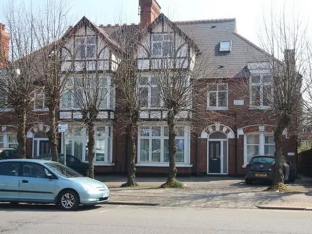 995 High Road, London, N12 8PW, United Kingdom | Room for rent #138512223 | Rentberry